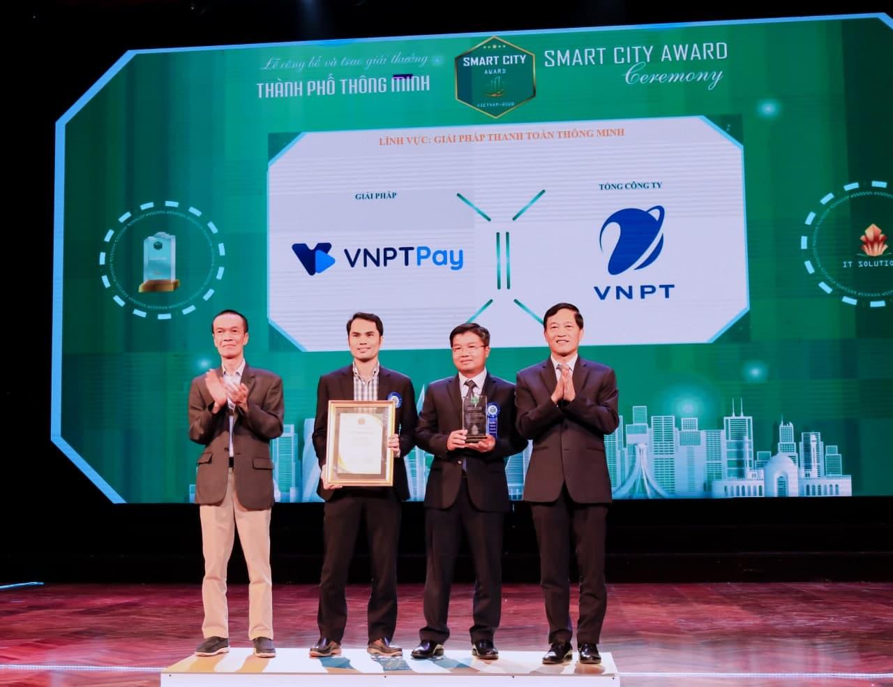 VNPT PAY NHẬN GIẢI THƯỞNG THÀNH PHỐ THÔNG MINH VIỆT NAM 2020 - Tổng ...